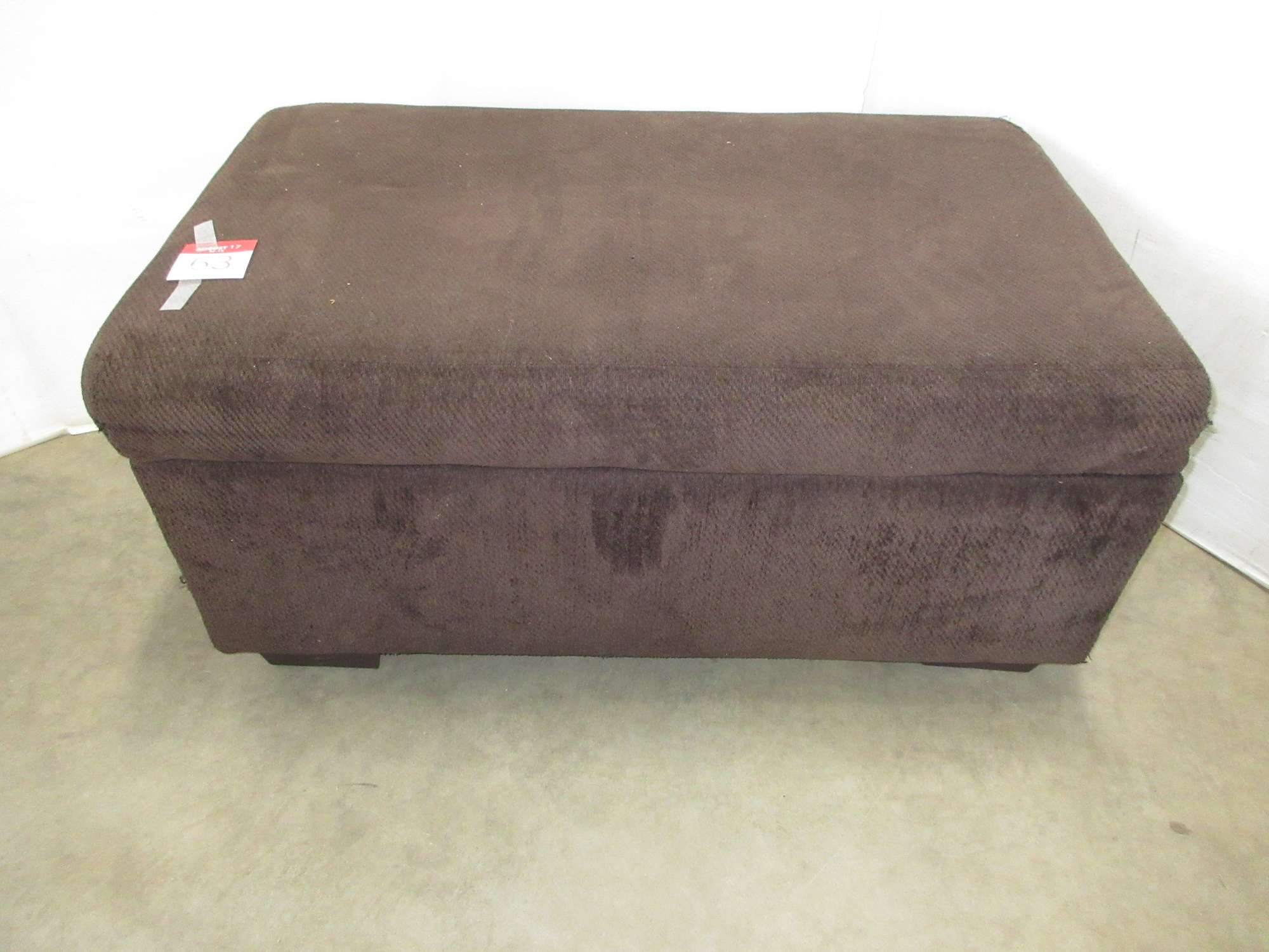 Albrecht Auctions | Padded Storage Chest with Child Proof Lid Top