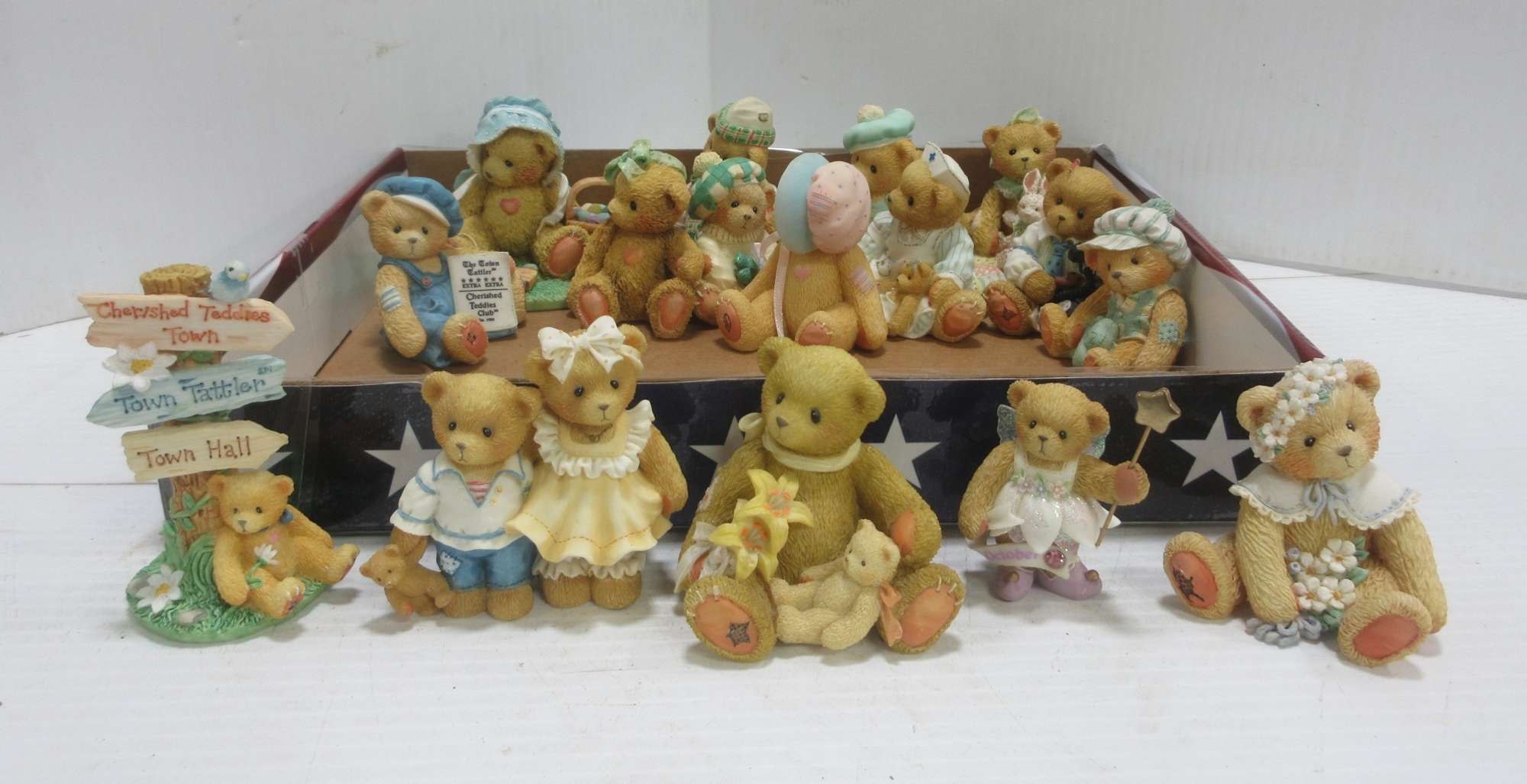 Albrecht Auctions | (16) Cherished Teddies