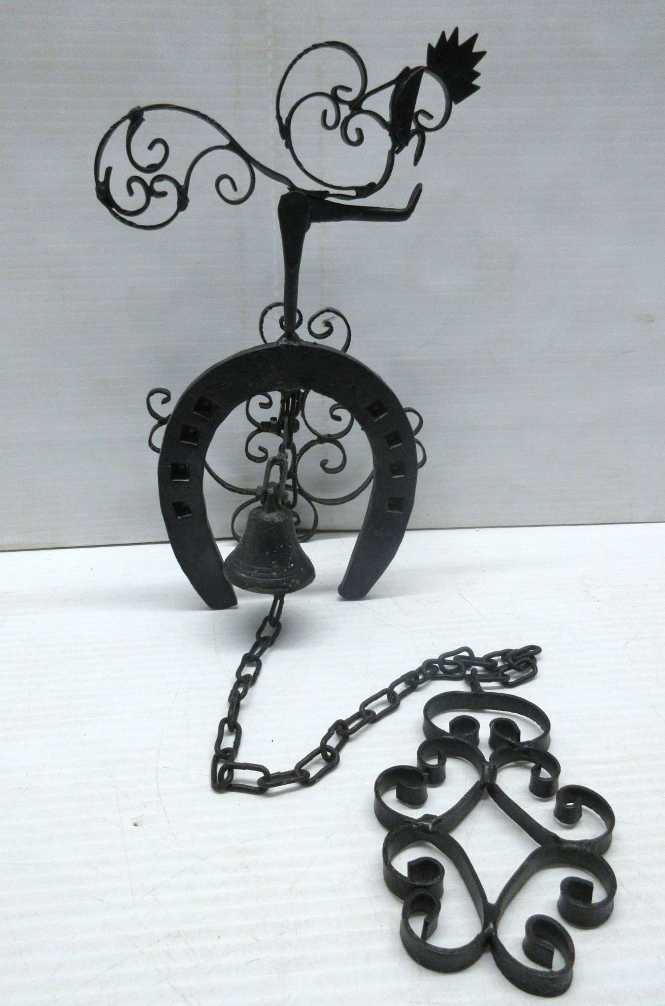 Albrecht Auctions | Metal Bell Ringer on Horseshoes, Rooster on Top