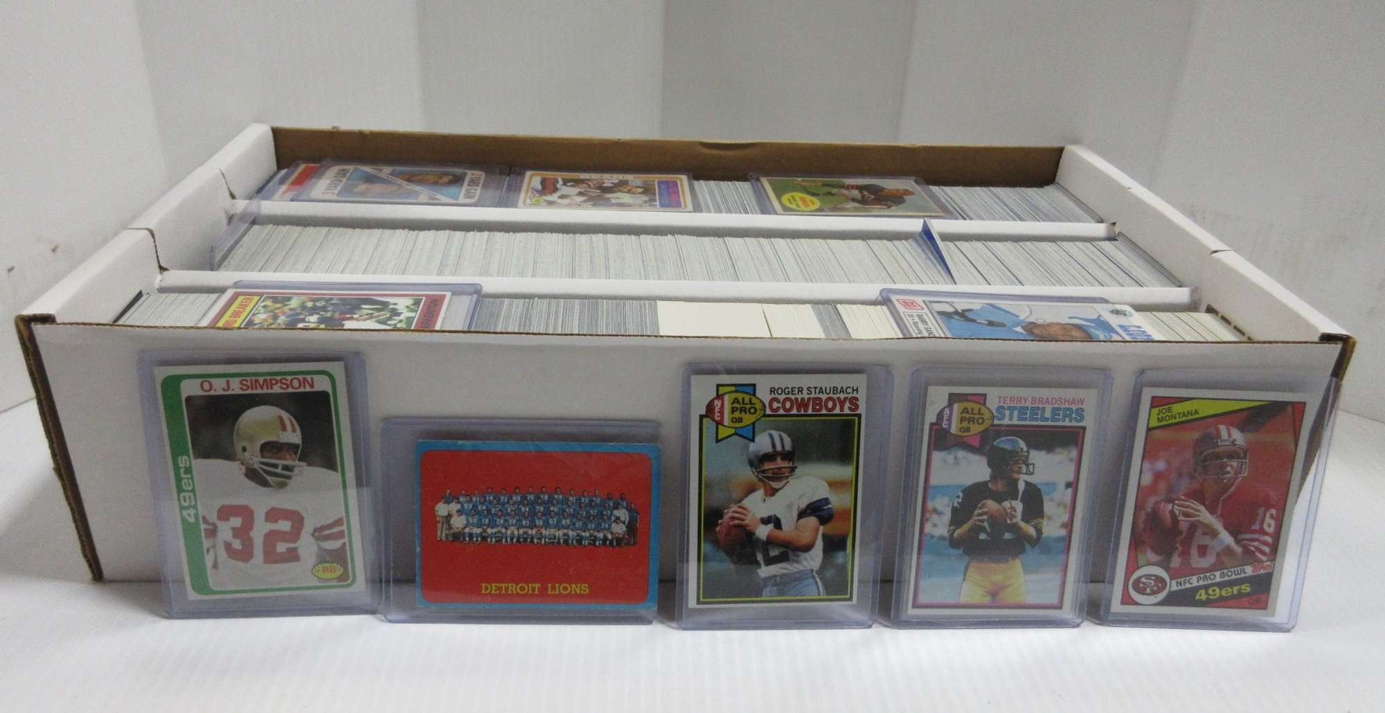Albrecht Auctions | (3000) Vintage 1956-2000 Football Cards
