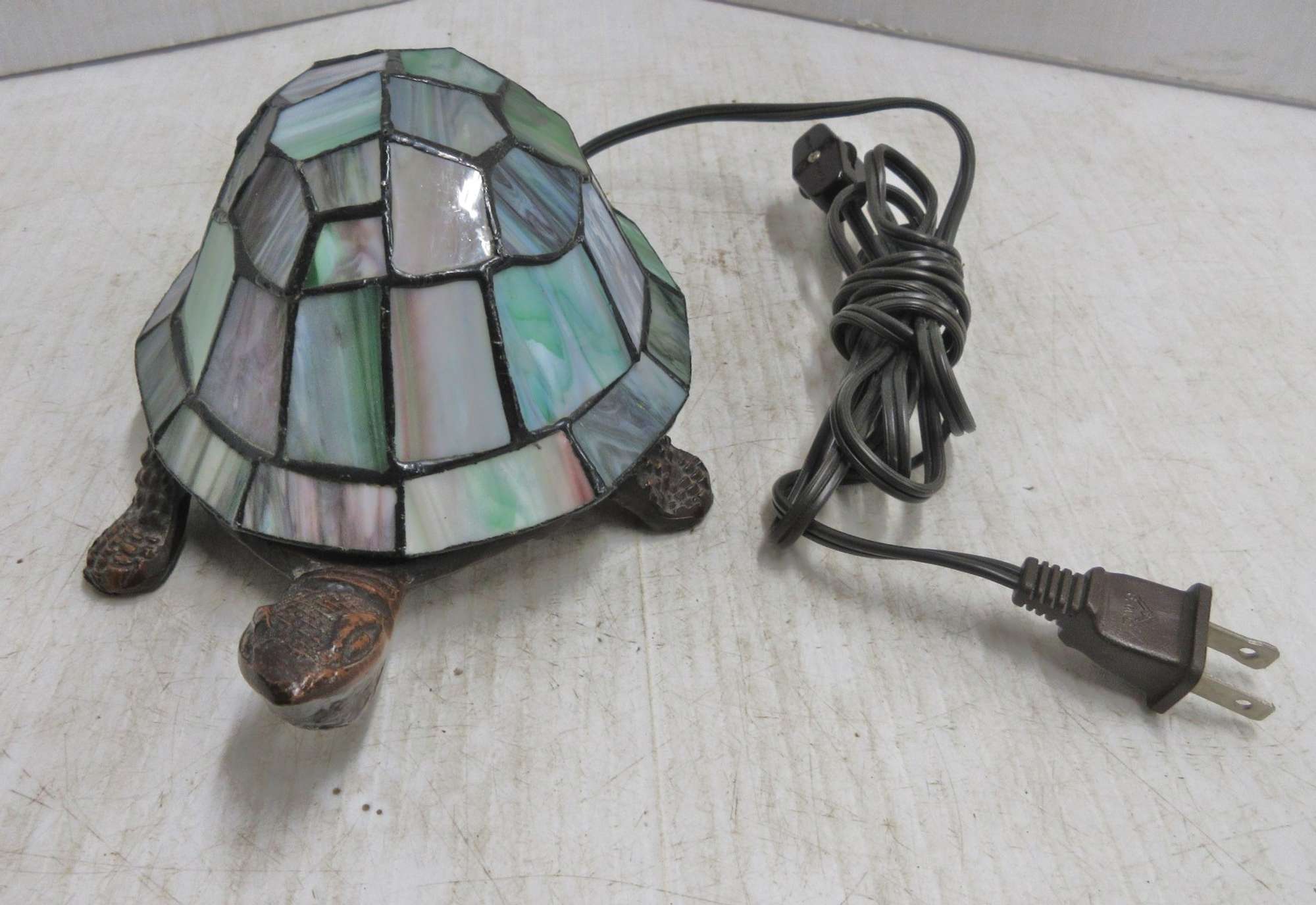 Albrecht Auctions | Leaded Glass Lighted Turtle Plug-In