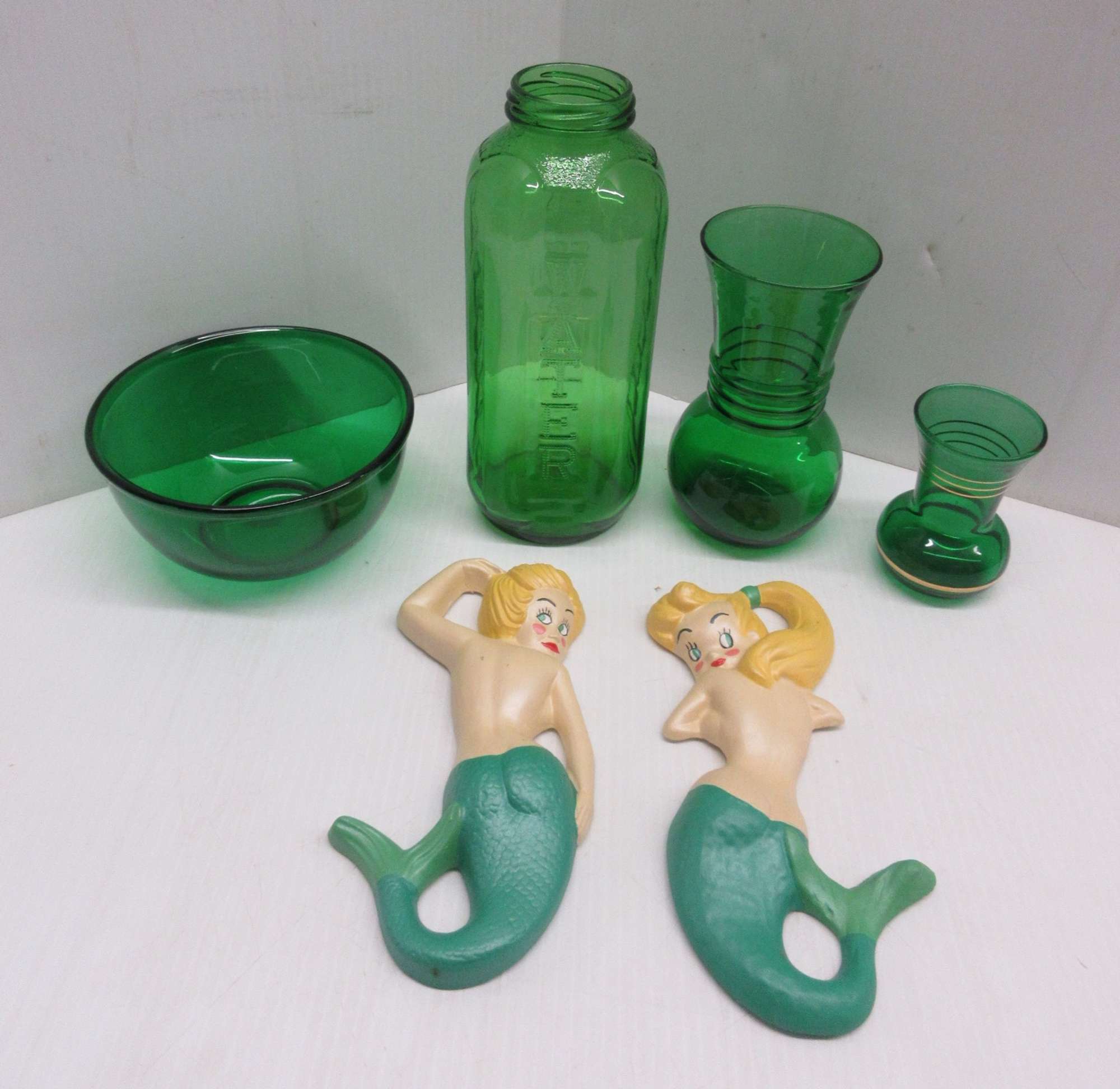 Albrecht Auctions | (4) Pieces of Anchor Hocking, Forest Green; (2 ...