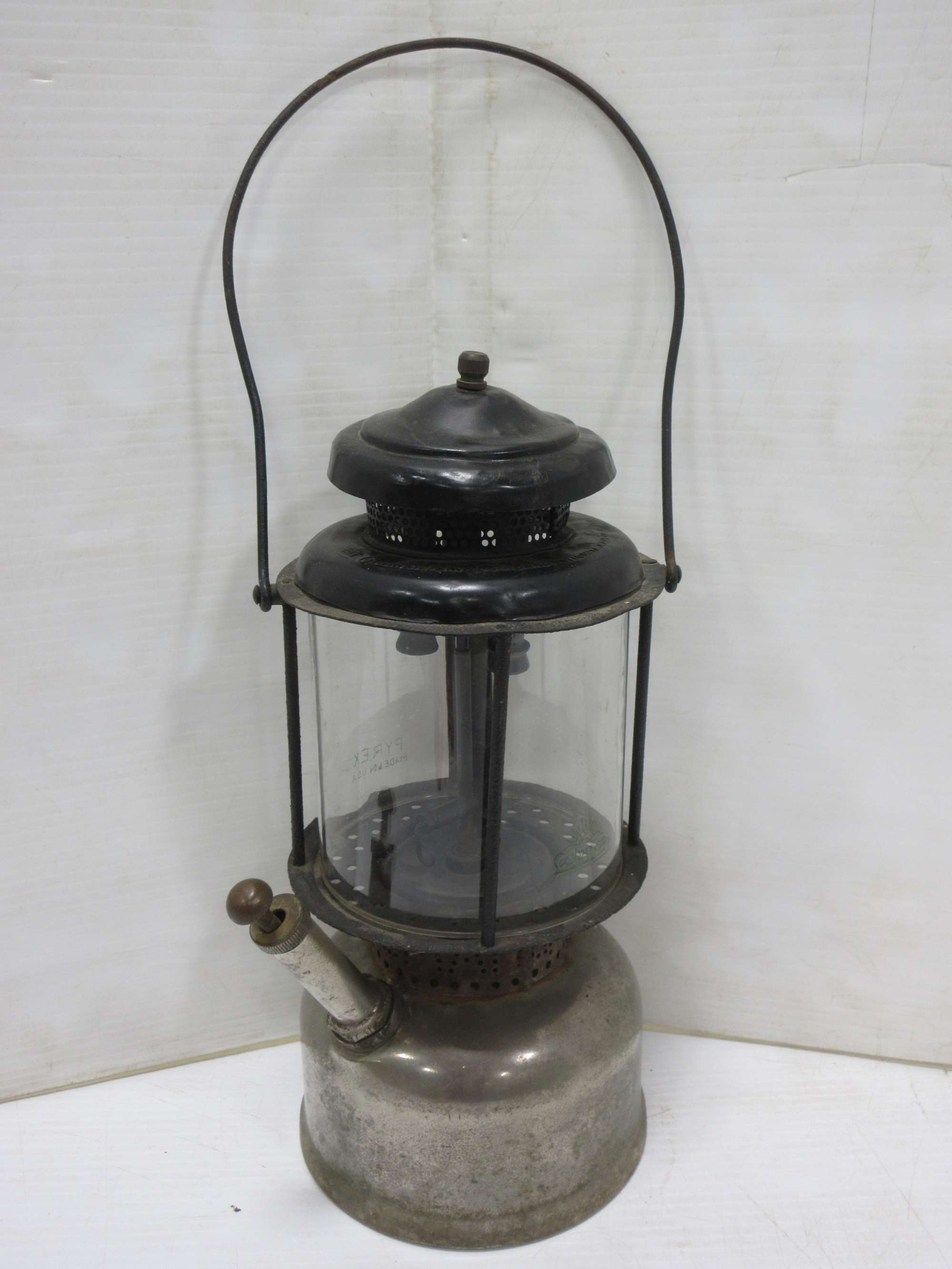 Albrecht Auctions | 1925 Coleman Lantern Original Glass, Quick Lite Model