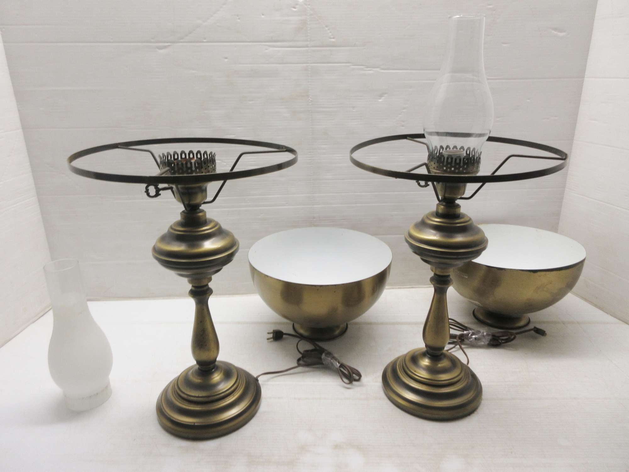 Albrecht Auctions | (2) Lamps