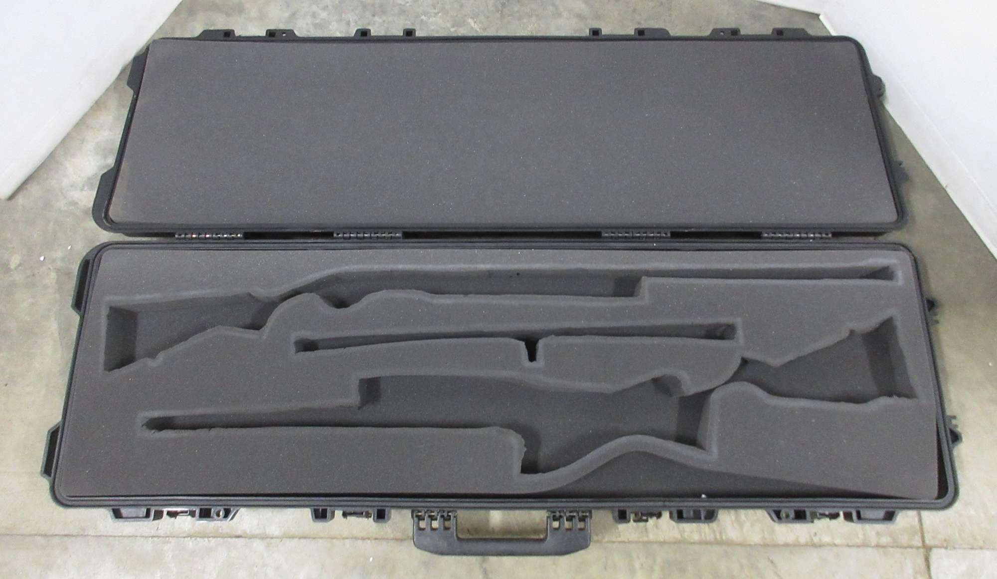 Albrecht Auctions | Boyt H51 Double Long Gun Hard Case with Wheels ...