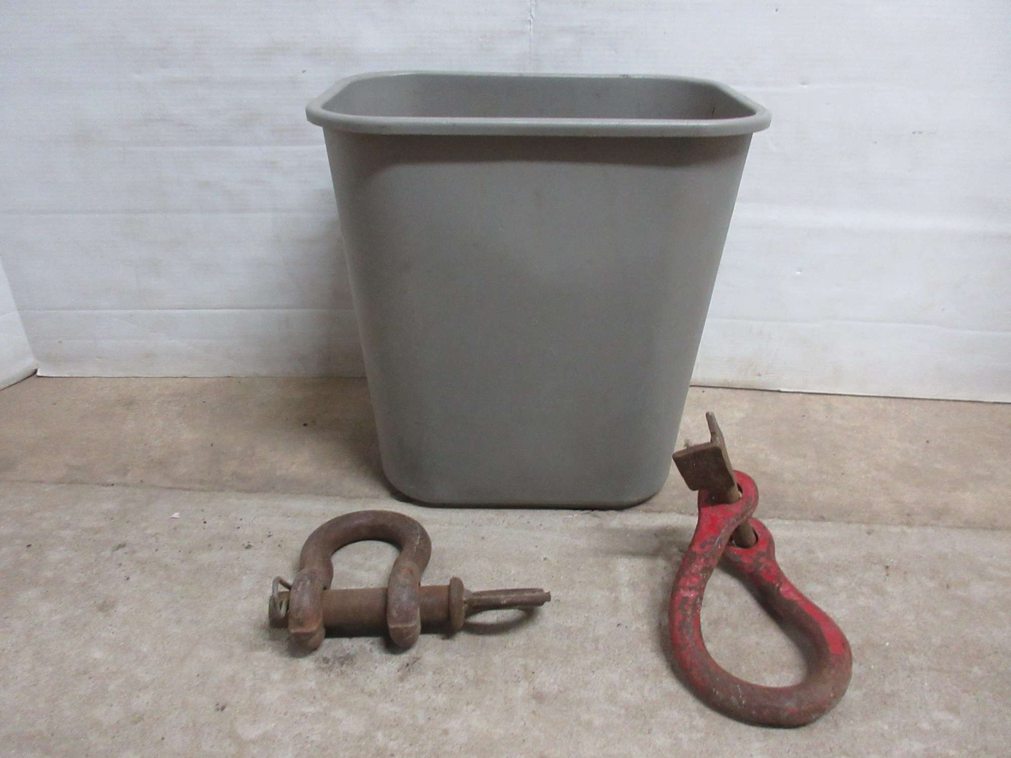 Albrecht Auctions | (5) Old Clevises