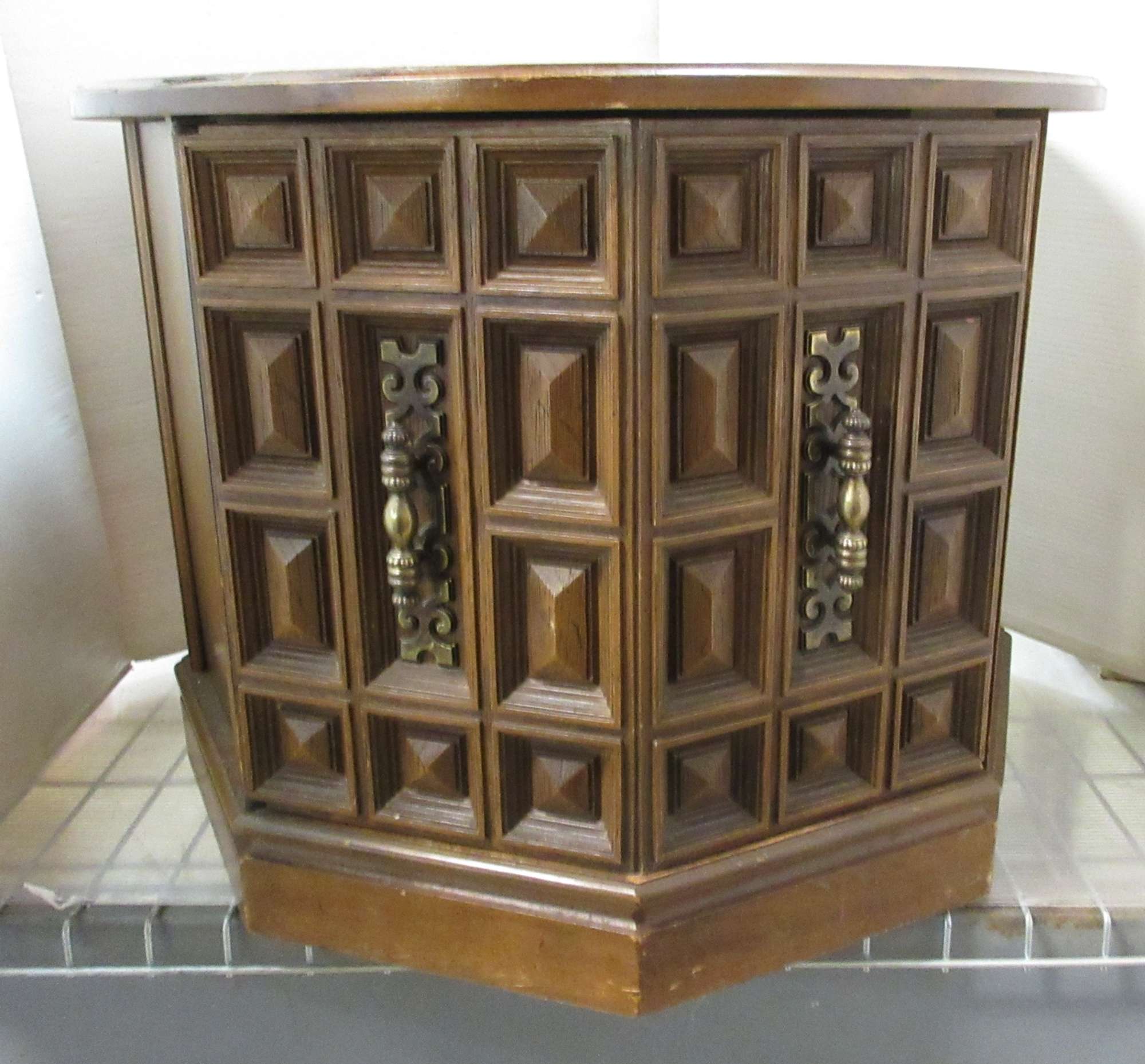 Albrecht Auctions | Table with Storage