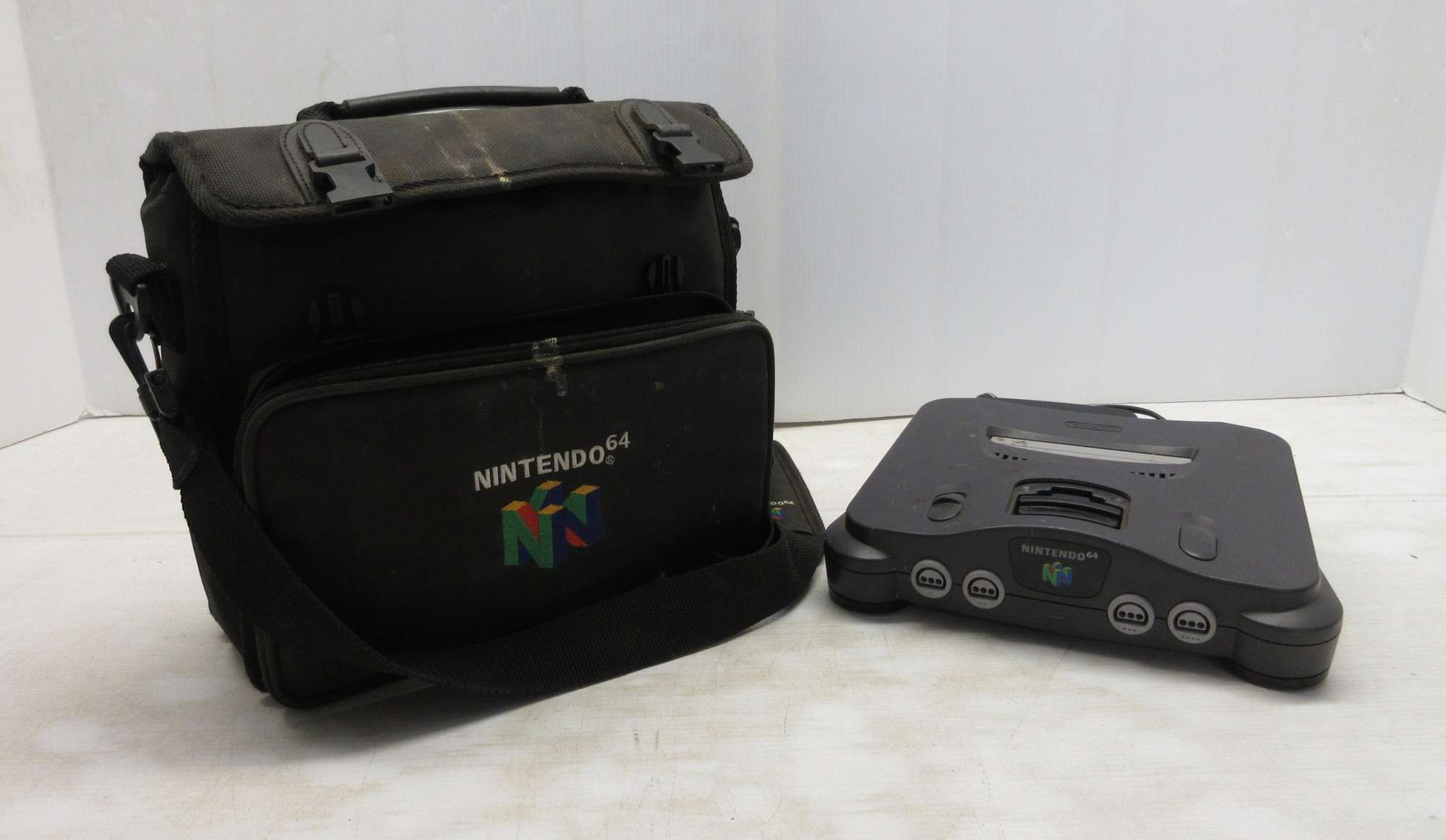 Albrecht Auctions | Nintendo 64 Video Game Console with Carrying Bag