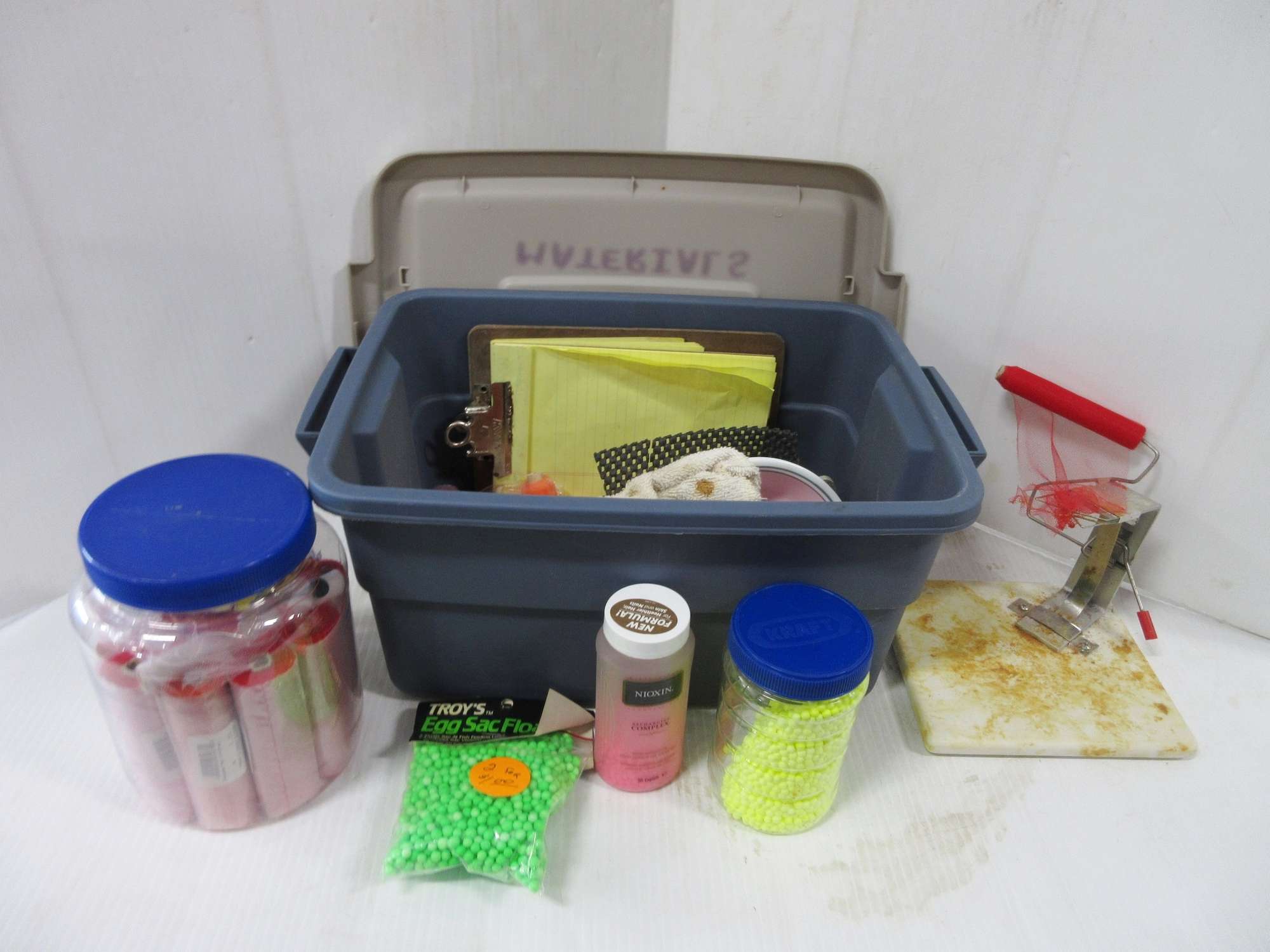 Albrecht Auctions | Spawn Tying Materials