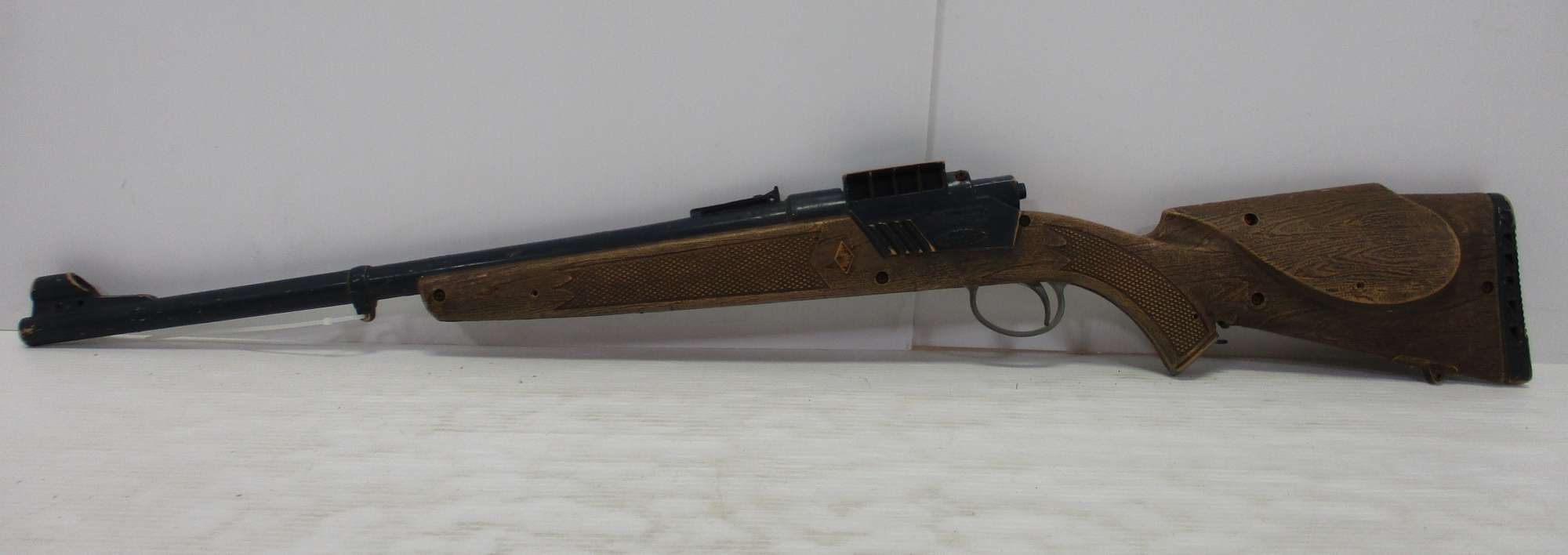 Albrecht Auctions | Johnny Eagle rifle old toy gun, bolt action Magumba ...