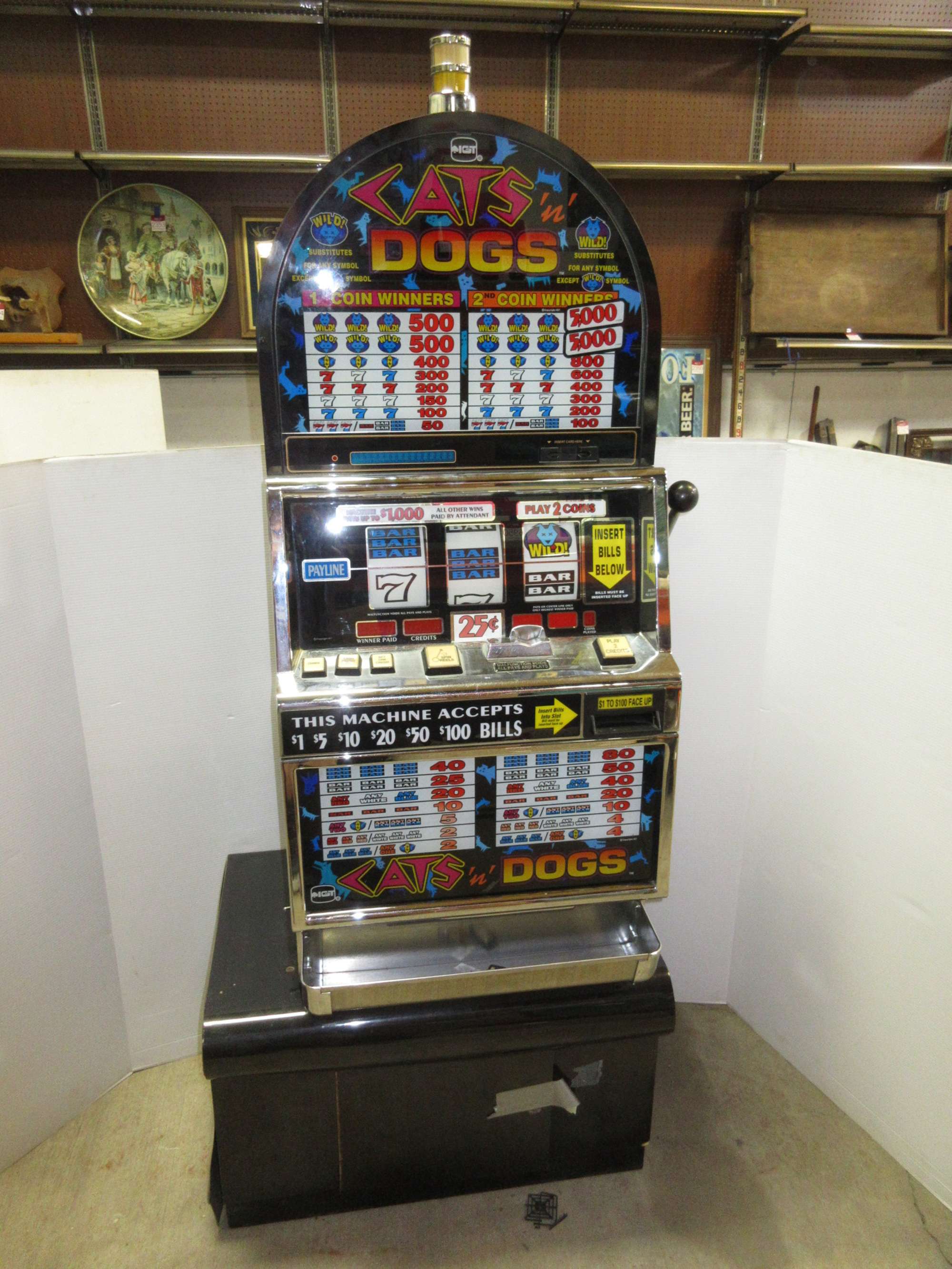 Albrecht Auctions | IGT Cats n' Dogs slot machine, has pull lever or ...